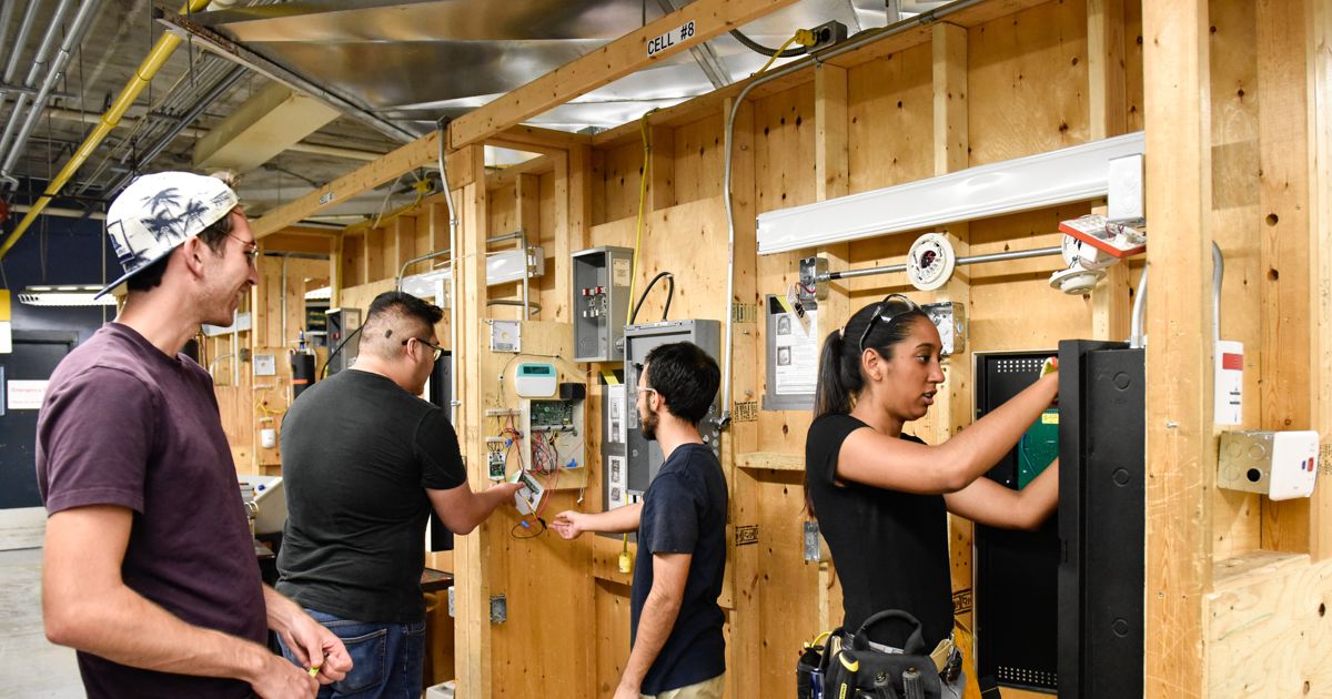 A Shortage of Electricians Means Grads Get High Paying Jobs - Macleans.ca
